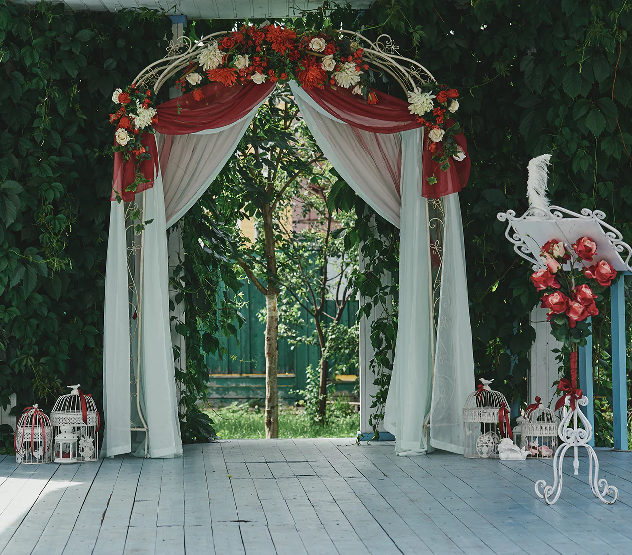 10 voorbeelden van prachtige bloemenbogen voor je bruiloft | Trouwen.nl