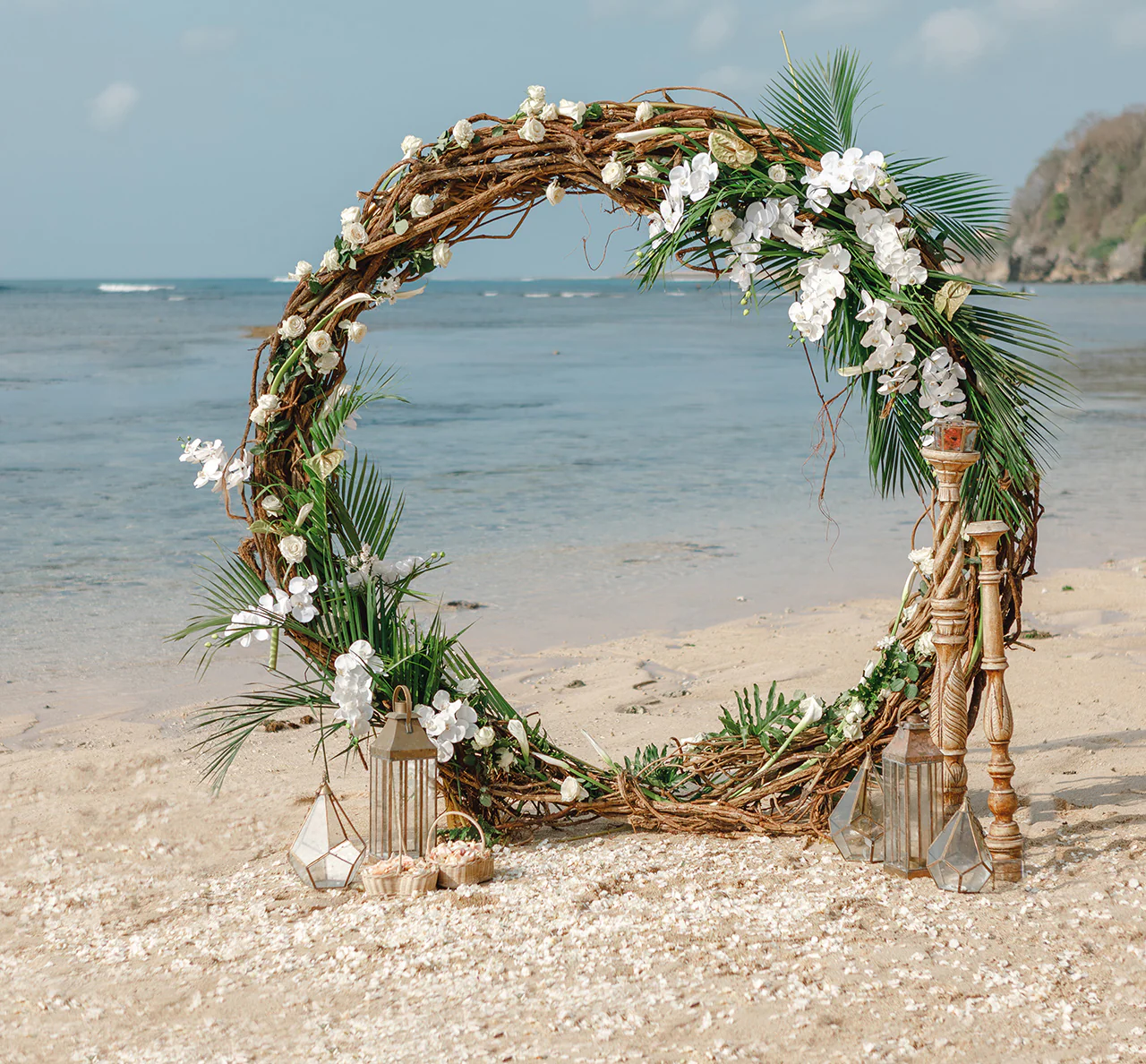 10 voorbeelden van prachtige bloemenbogen voor je bruiloft | Trouwen.nl